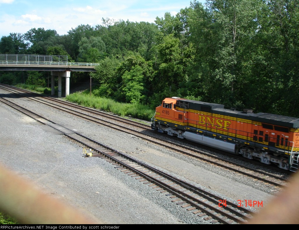 BNSF 4185 EB w/CSX Q380